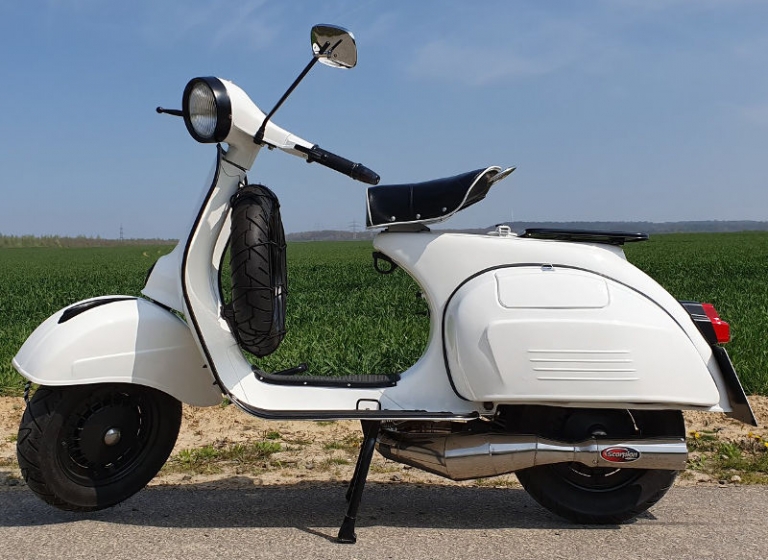 Fotos | Vespa Roller in RAL Farben