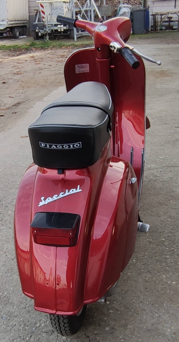 Vespa 50 Special in der Lackierung Rosso Metallizzato PM 8/6